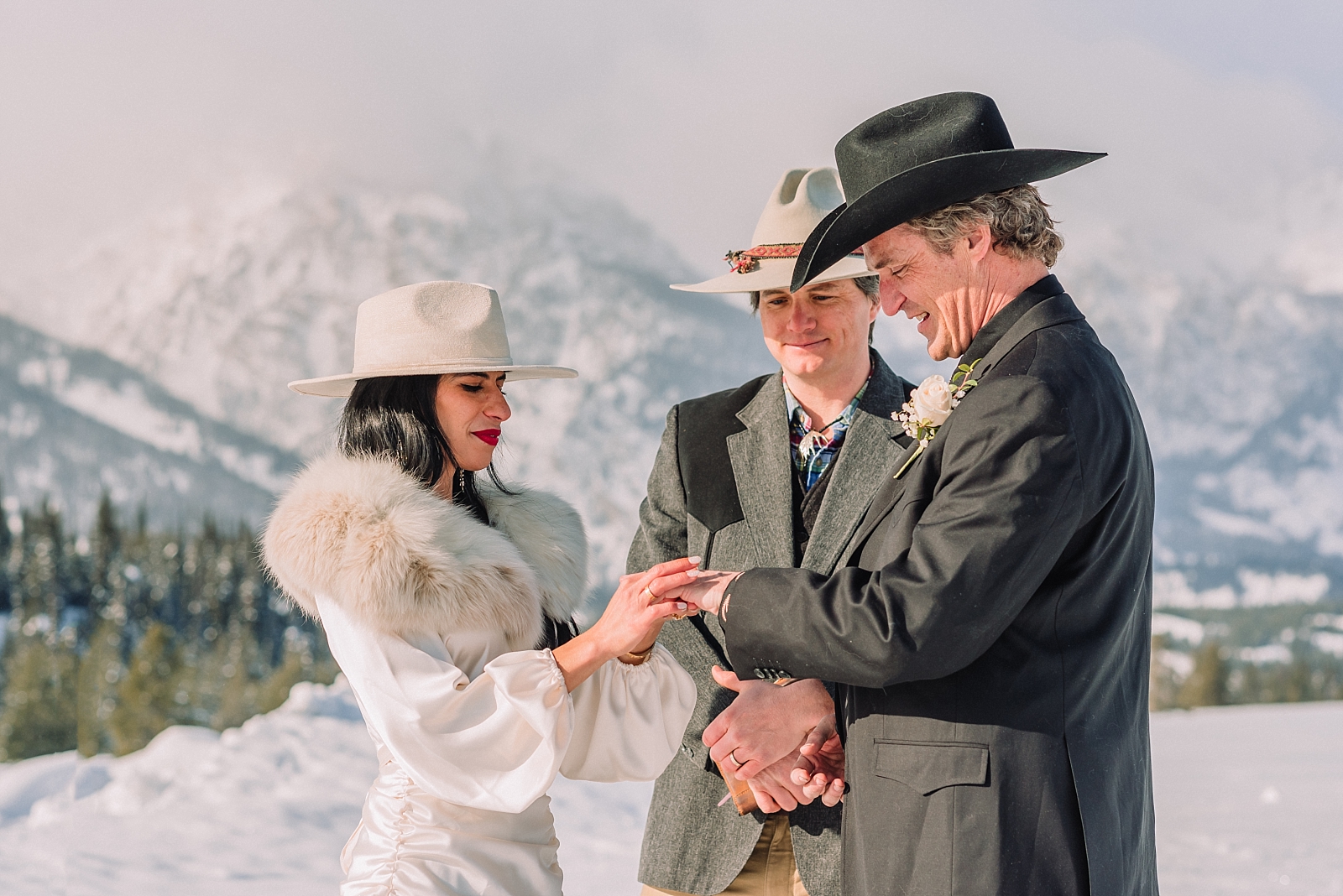 Wyoming Winter Weddings - Jackson Hole Elopement - Janelle & Co Photo